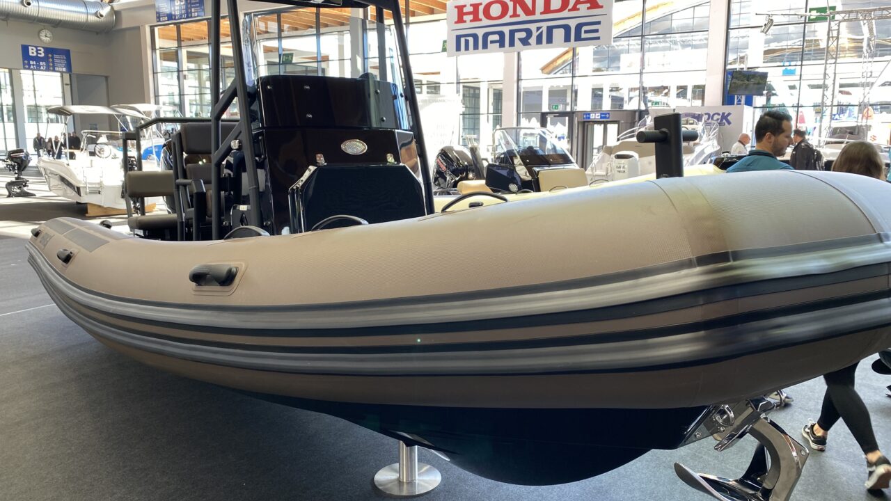Die neue Navigator 22 - sportlich und luxuriös | Jetzt BRIG vom Boots ...