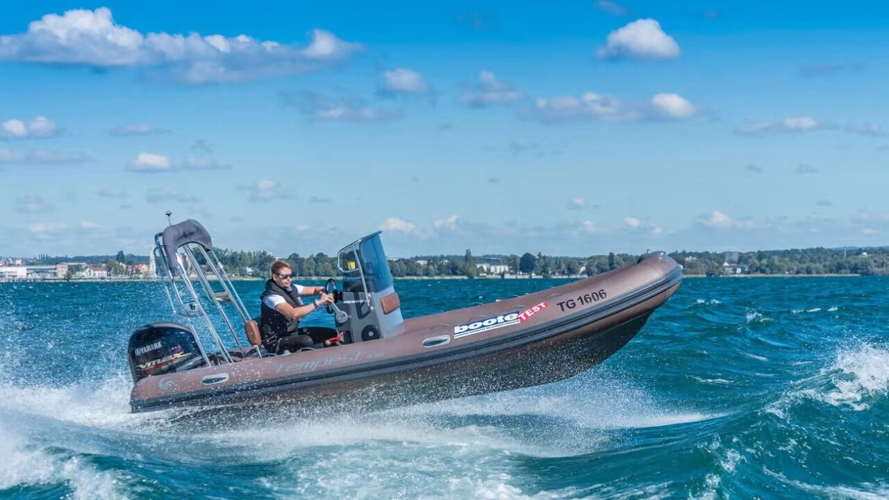 Luxus-RIB von Capelli mit 70 PS | Jetzt Capelli vom Boots Fachhändler ...