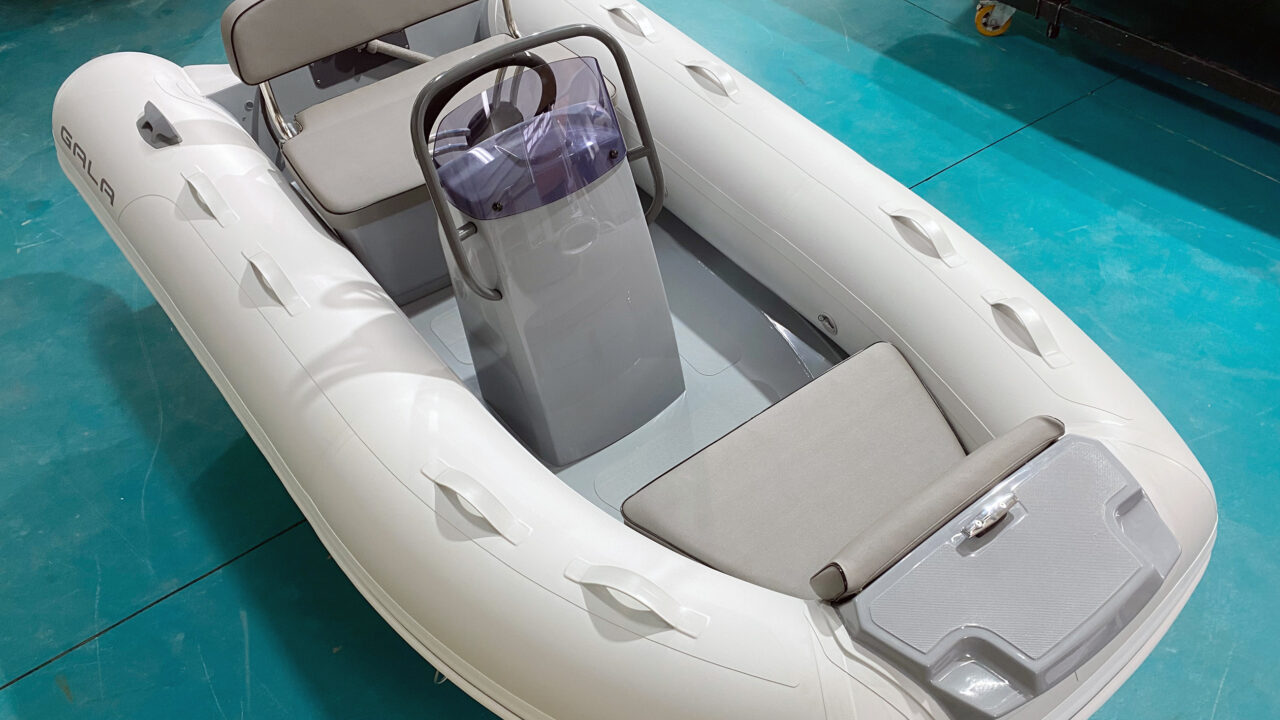 Aluminium-RIB 3 Meter mit Steuerkonsole und Sitzbank | Jetzt Gala vom ...